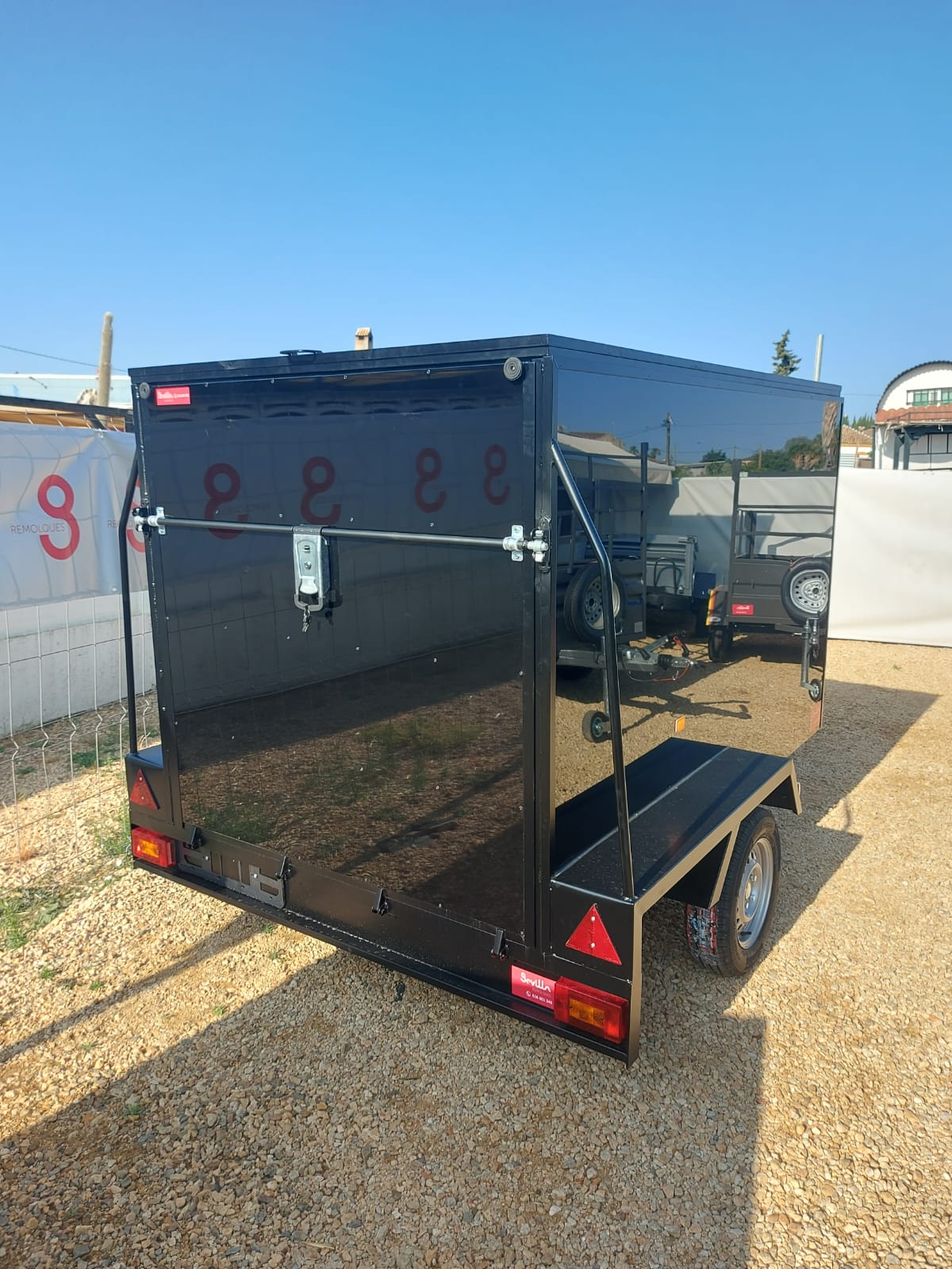 Remolque Cerrado de Composite con Techo Elevable 250x150x145 cm - Sevilla Remolques